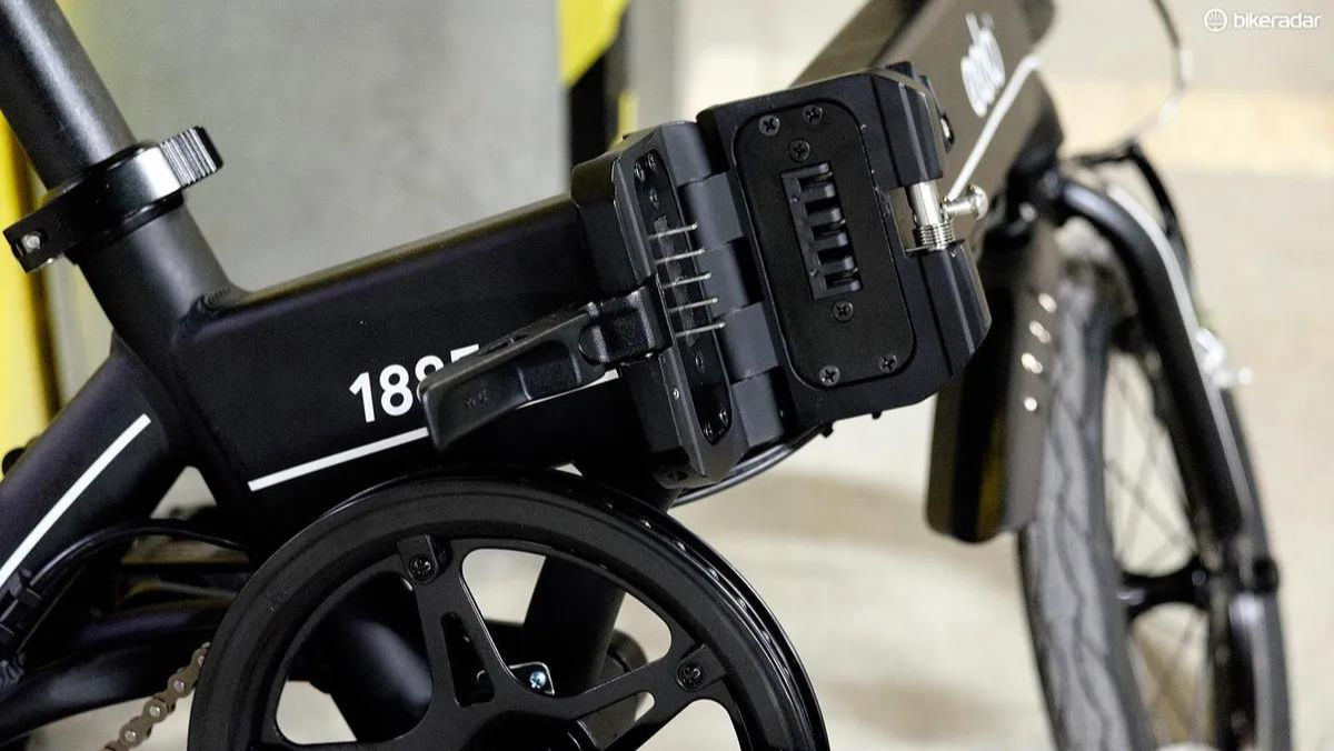 What Accessories Make Commuting Easier with a Foldable Electric Bike?-eelo